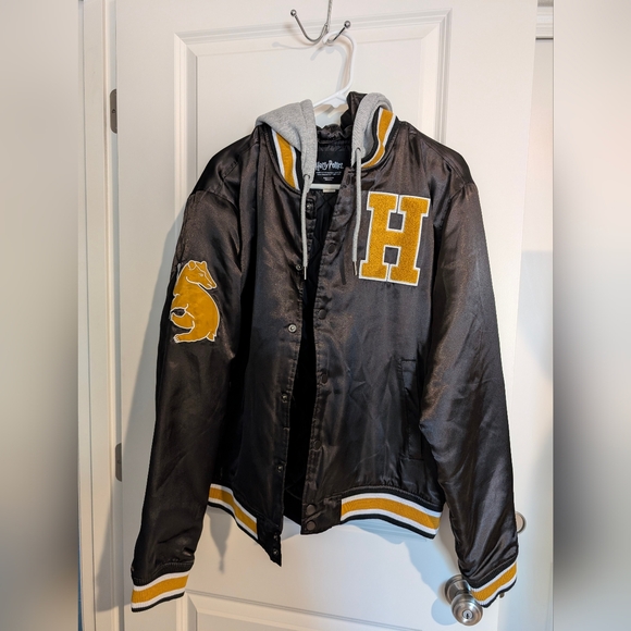 Warner Bros. | Jackets & Coats | Harry Potter Hufflepuff Bomber Jacket ...